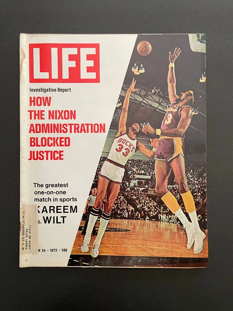 LIFE MAGAZINE MARCH 24, 1972 Kareem Abdul Jabbar vs Wilt Chamberlain ...