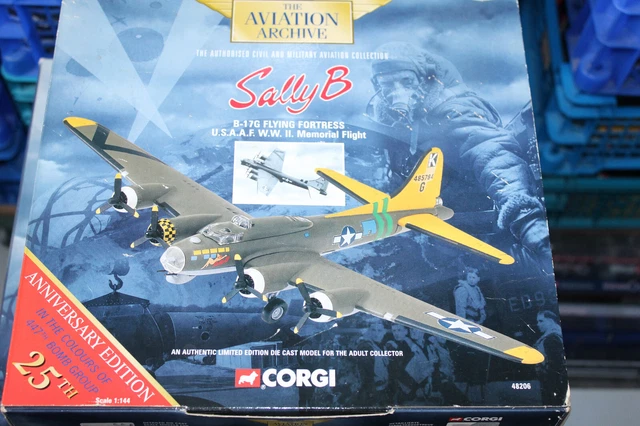 CORGI AVIATION ARCHIVE 1:144 Boeing B-17G Flying Fortress - Sally B ...