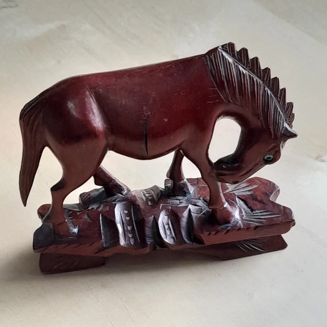 MAGNIFIQUE STATUE CHEVAL sculpté en bois exotique rouge asiatique EUR ...