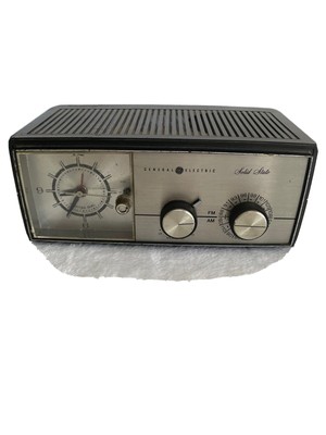 VINTAGE GENERAL ELECTRIC Solid State AM/FM Alarm Clock Radio, Walnut ...