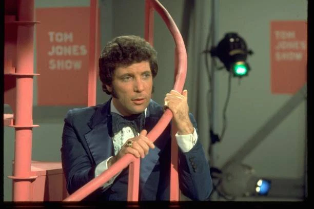 WELSH SINGER TOM Jones on This Is Tom Jones 1970 OLD TV PHOTO 3 $7.65 ...