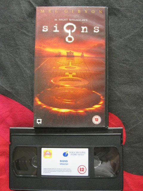 SIGNS VHS VIDEO. EAN: 5017186120175. Cert.12. M.Night Shyamalan. Gibson ...
