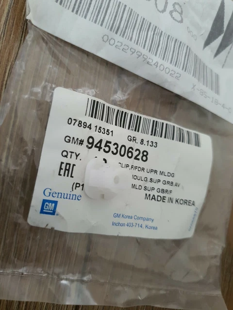 GENUINE GM 94530629 - Molding Retainer Clip - Hood, Fender £9.99 ...