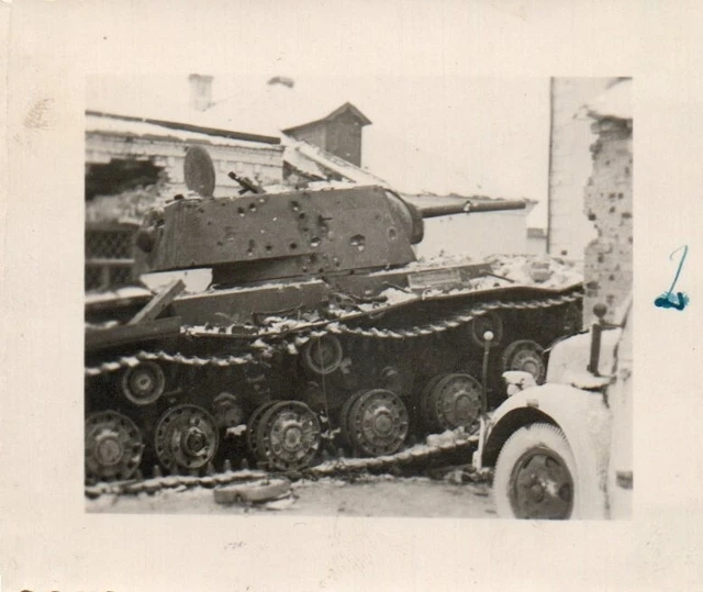 WEHRMACHT RUSSLAND OSTFRONT Beute Panzer KW1 Tank Sowjet Kampfwagen ...