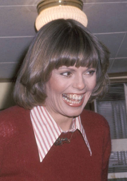 MUSICIAN TONI TENNILLE of Captain and Tennille at the Fourth Annua- Old ...