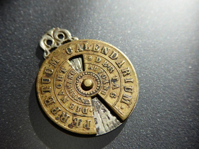 SELTENER EWIGER KALENDER als Anhänger Calendarium Perpetuum 18 ...