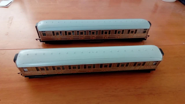 2 HORNBY OO Gauge LNER Coaches Nos. 22356 & 22357 £19.00 - PicClick UK