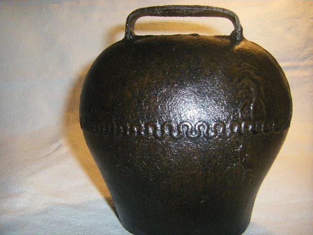 ANCIENNE CLOCHE DE vache en metal,sonnailles EUR 15,50 - PicClick FR