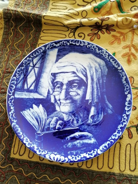 ANCIENNE ASSIETTE BOSCH,LA Louvière,Delft,décor vieille femme EUR 12,00 ...
