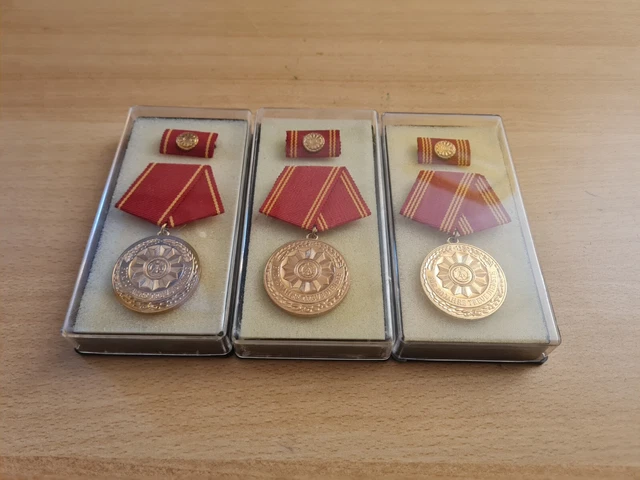 3X ORDEN ABZEICHEN Volkspolizei VoPo Für 20,25,30 Jahre Treue Dienste ...