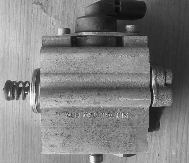 VW / AUDI Einspritzpumpe Kraftstoff Hochdruck POMPE 03C127025L ...