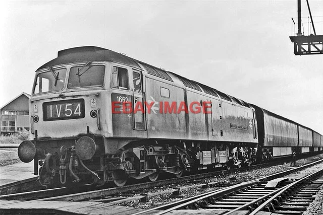 PHOTO CLASS 47 Loco No D1662 At Exeter On Mororail 1970 £2.80 - PicClick UK