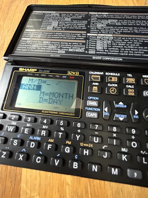 VINTAGE SHARP ZQ-2250 32 KB elektronischer Organizer; 80/90; unbenutzt ...