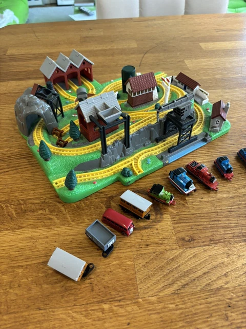 THOMAS THE TANK ENGINE & FRIENDS MINIATURE RAILWAY TRAIN bluebird SET £ ...