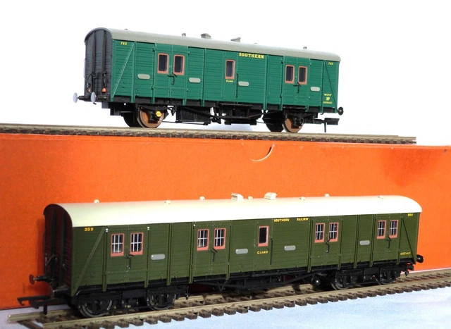 HORNBY MAUNSELL SR Pass.Brake/Lugg Vans: R4535 Bogie BG 'B' and R4340A ...