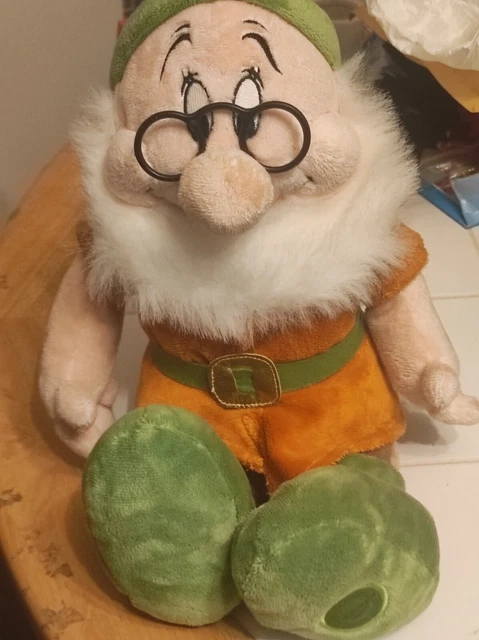 DISNEY STORE Snow White DOC Seven dwarf soft plush cuddly teddy toy £13 ...