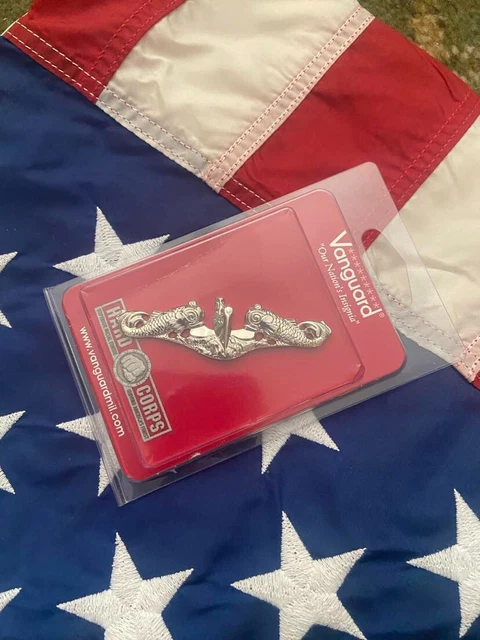 US NAVY ENLISTED Men - Silver coloured Submarine Badge - USA Made £15. ...