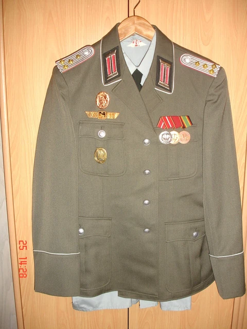 DDR-NVA-GRENZTRUPPEN-MEDAILLEN-ABZEICHEN-PARADENIFORM-KONVOLUT ...