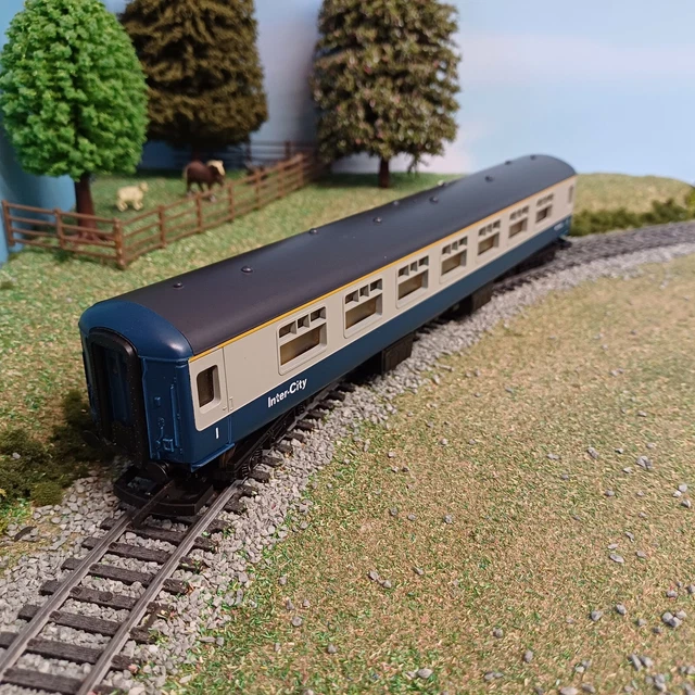 LIMA. OO GAUGE. Inter-City. First Class Corridor Coach No. W13493 ...