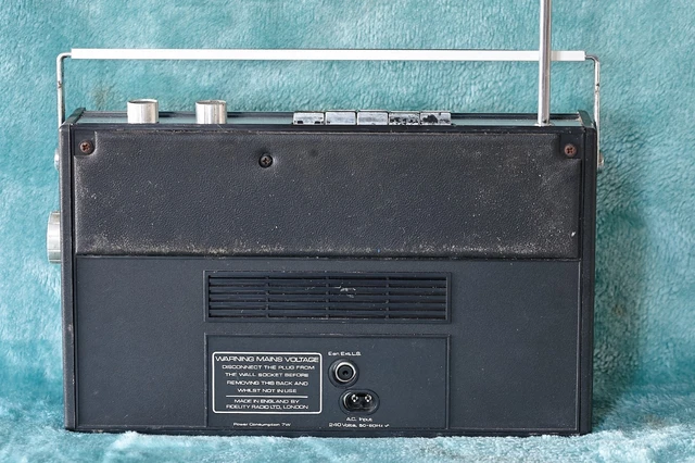 VINTAGE FIDELITY RAD 26 AC/DC FM/AM TRANSISTOR RADIO.1970's.WORKING ...