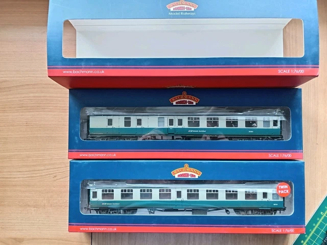 BACHMANN 39-003 MK1 2 x Coach Pack NSE - (Weathered & Passengers fitted ...