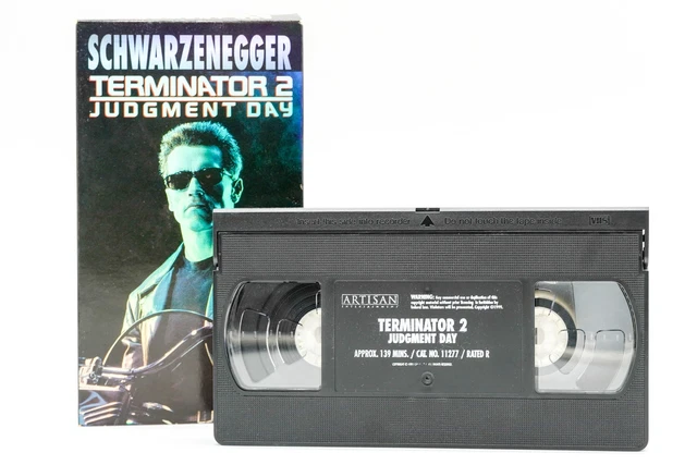 ARNOLD SCHWARZENEGGER LOT (3) Terminator 2, Running Man & Last Action ...