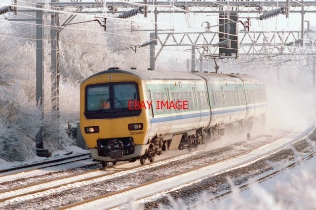 PHOTO CLASS 323 Emu At Heamies Farm 323240 Kicking Up The Snow At ...