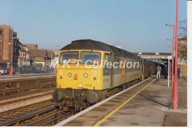 RAIL PHOTO CLASS 47 47338 @ Eastleigh 9/12/95 7:30 Morris Cowley ...