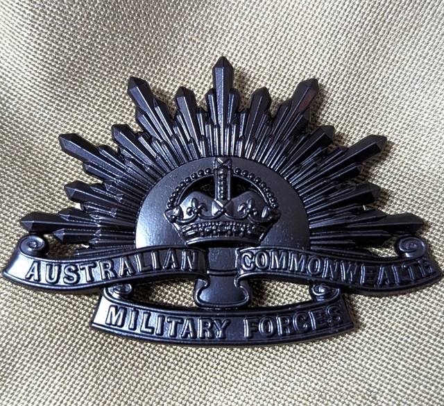 ORIGINAL WW2 AUSTRALIAN Army Rising Sun & Australia title set. 4 badges ...