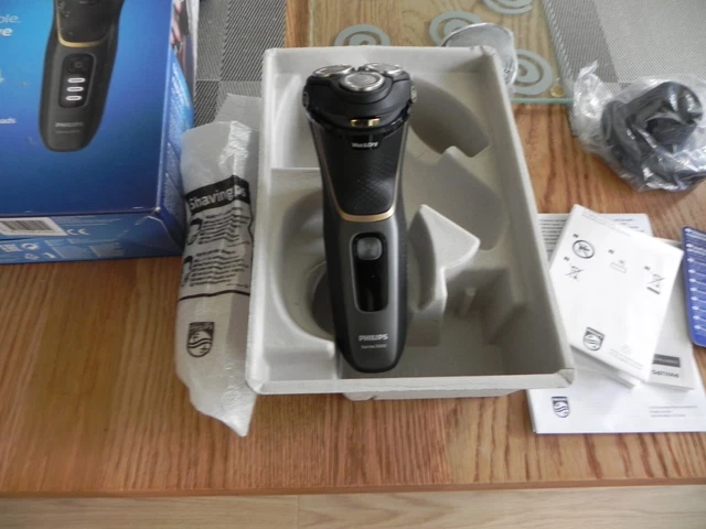 PHILIPS SERIES 3000 Wet and Dry Electric Shaver - Shiny Black 0.00 ...