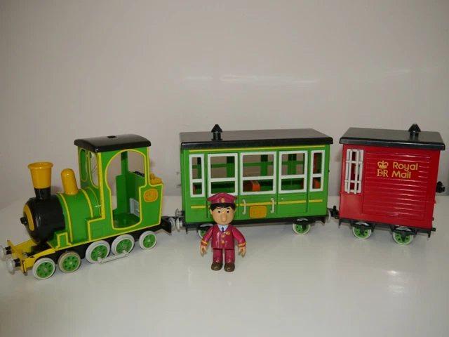 POSTMAN PAT BUNDLE Motorized Large Greendale Rocket Train 2 Coaches AJ ...