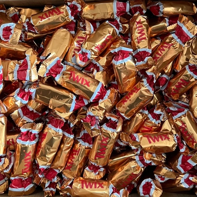 CELEBRATIONS CHOCOLATE TWIX Biscuit Flavour x200 Mini Bites Choose ...