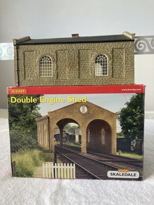 HORNBY SKALEDALE DOUBLE Engine Shed R8637 OO Gauge Boxed £24.99 ...