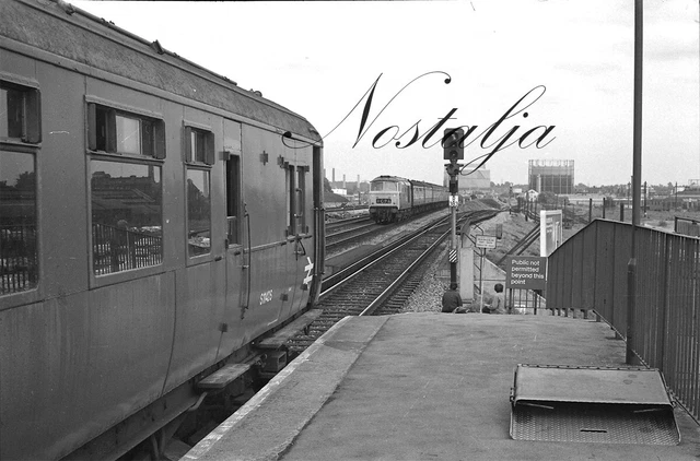 35MM RAILWAY NEGATIVE Hymek passing Reading with 3rd rail EMU at ...