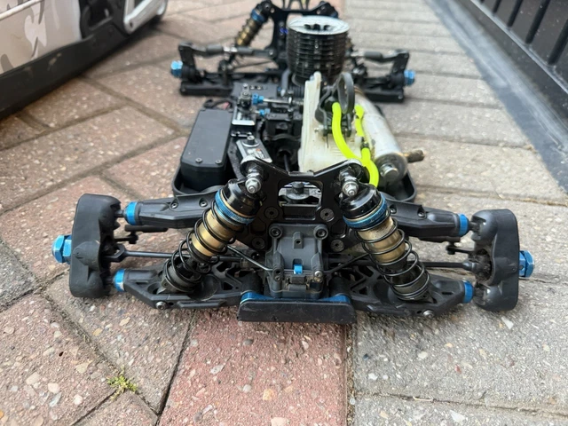 TEAM ASSOCIATED RC8B4.1, Nitro, Alpha Engine, Savox Servos £63.45 ...
