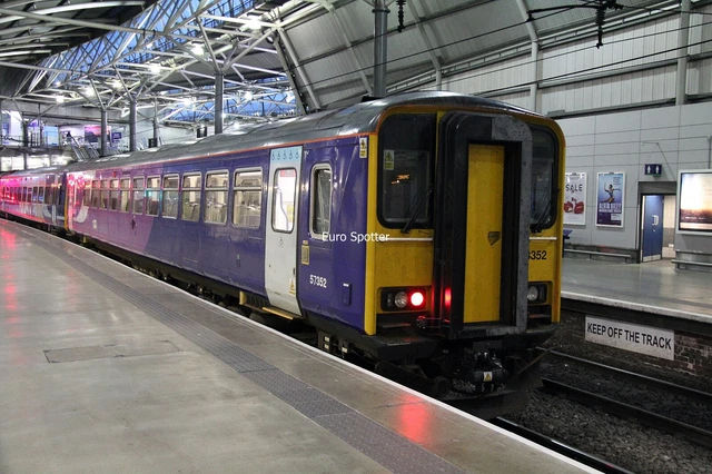B185 35MM SLIDE Northern Class 153 153352 @ Leeds (2) £3.54 - PicClick UK