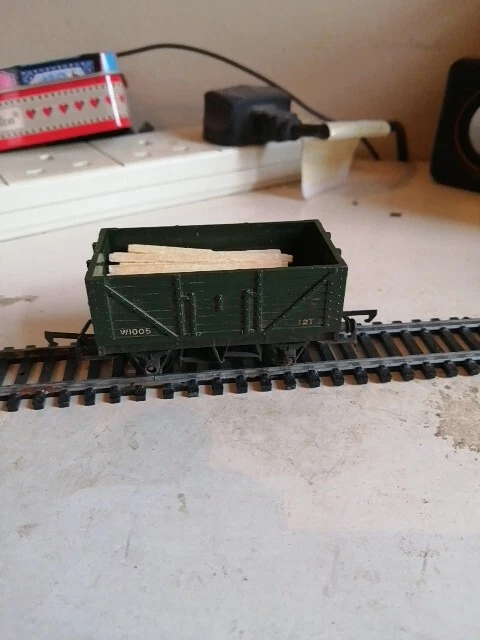TRI-ANG R10/13 12 Ton Plank Wagon W1005 (Green) ~ OO Gauge With Wood ...