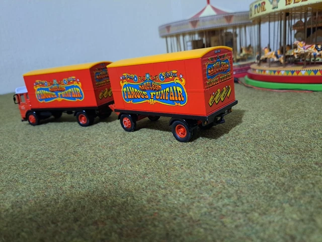 CORGI CLASSICS SHOWMAN’S ERF Box truck and trailer- Saddlers Funfair £ ...