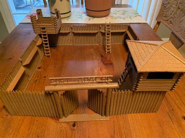 VINTAGE FORT APACHE Stockade Walls, Gate w/ doors and ladders and guard ...