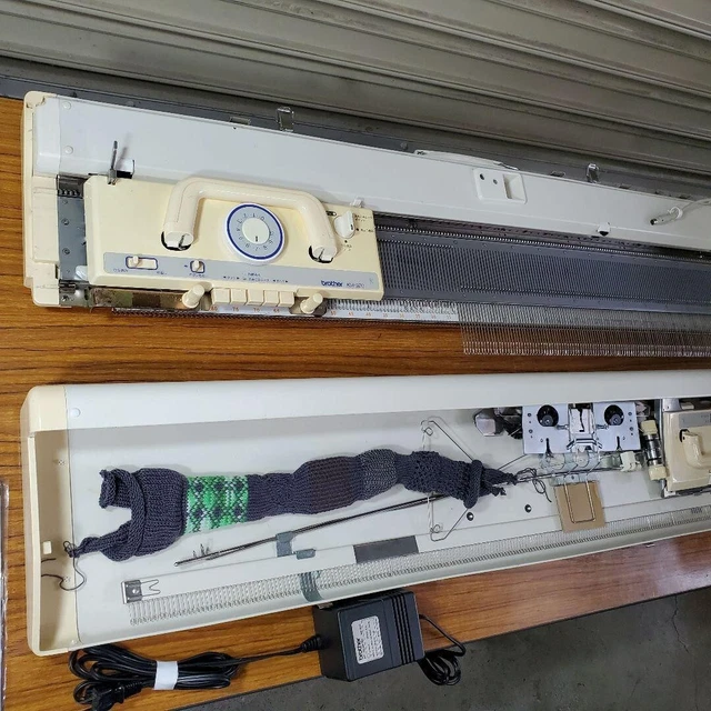 MACHINE À TRICOTER Brother KH-970 entretenue. Tricoté sans accessoires ...