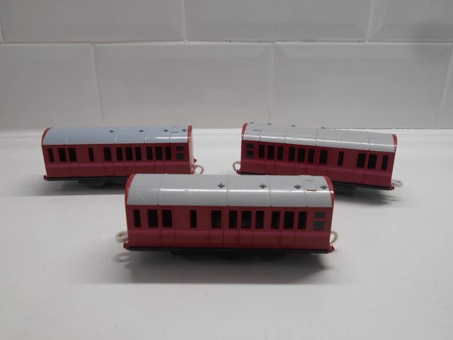 TOMY TRACKMASTER THOMAS the tank engine 3 red express coaches £18.99 ...
