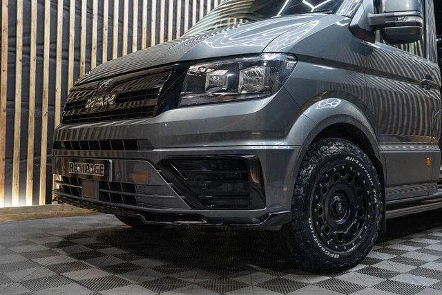 VOLKSWAGEN CRAFTER TDI CR35 BlueMotion Tech 4x4 MWB Commerce Plus Panel ...