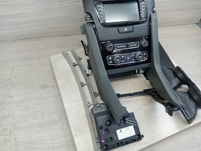 HOLDEN COMMODORE STEREO/HEAD UNIT HEAD UNIT & DISPLAY/CONTROL PANEL ...