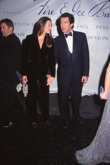 DIA PIERCE BROSNAN und Keely Shaye Smith 1997 KB-format Fotograf P3-21 ...