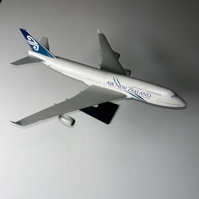 FLIGHT MINIATURES AIR New Zealand Boeing 747-400F Desk Top 1/250 See ...
