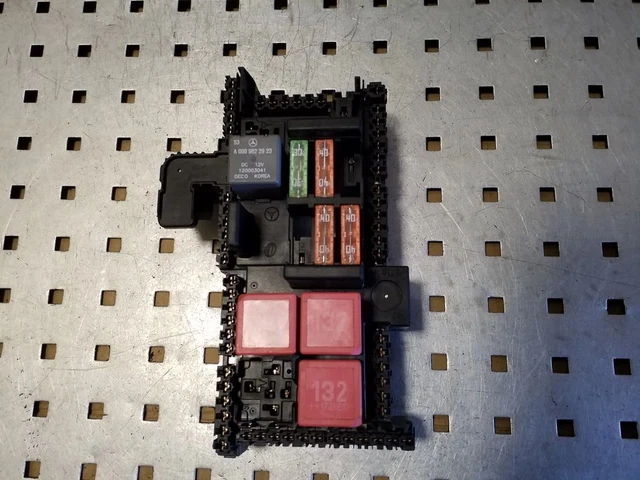 MERCEDES-BENZ GLC X253 C253 2017 Module de fusibles A2059068501 ...