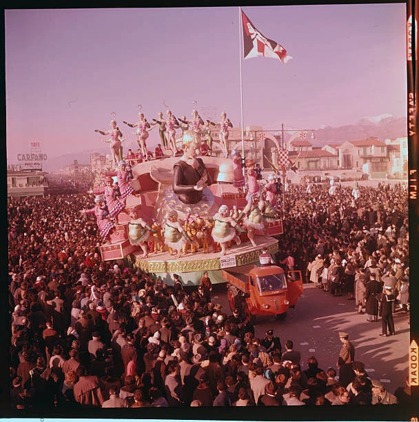 ITALY'S BIG CARNIVAL "Ballets all Colours" an allegoric float - 1961 ...