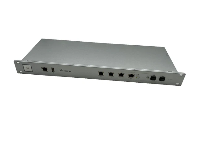 UBIQUITI UNIFI SECURITY Gateway Pro 4 router USG-PRO-4 con 2 porte SFP ...