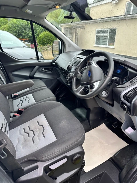 FORD TRANSIT CUSTOM Limited 2015 SWB 2.2 TDCi (155ps) 290 Low Roof Van ...