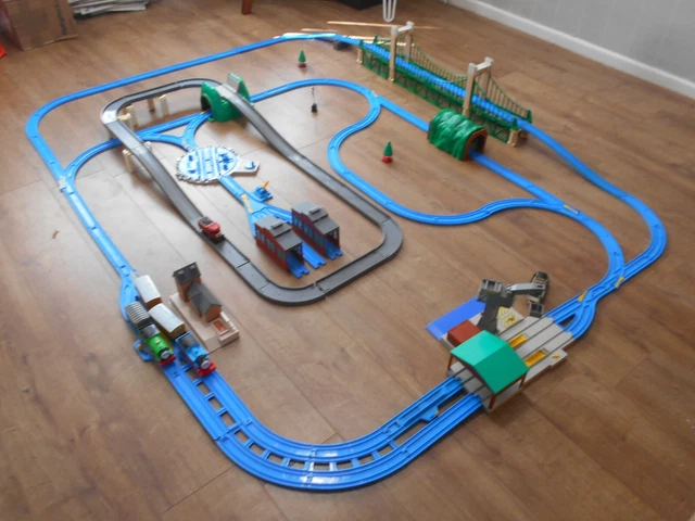 TOMY TRACKMASTER THOMAS the tank engine train set trains 3ft suspension ...
